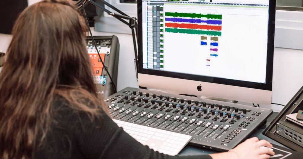 How to Create Your First DJ Setlist: Tips and Tricks | Bach to Rock